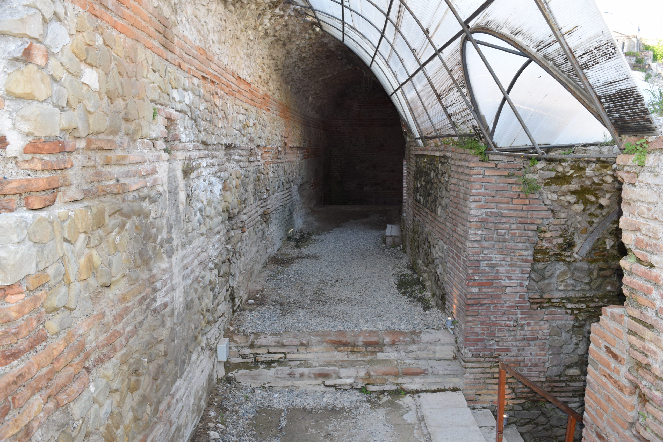 Amfiteatri i Durrësit, monumenti antik pret zbulimin e plotë - Amfora